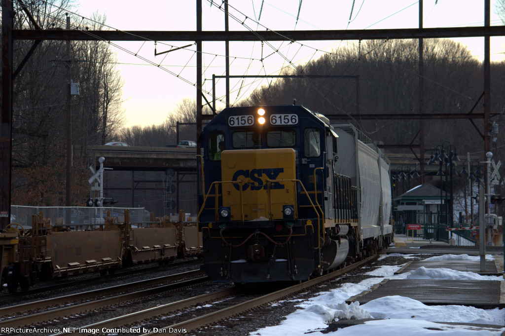 CSX GP40-2 6156 leads C770-04